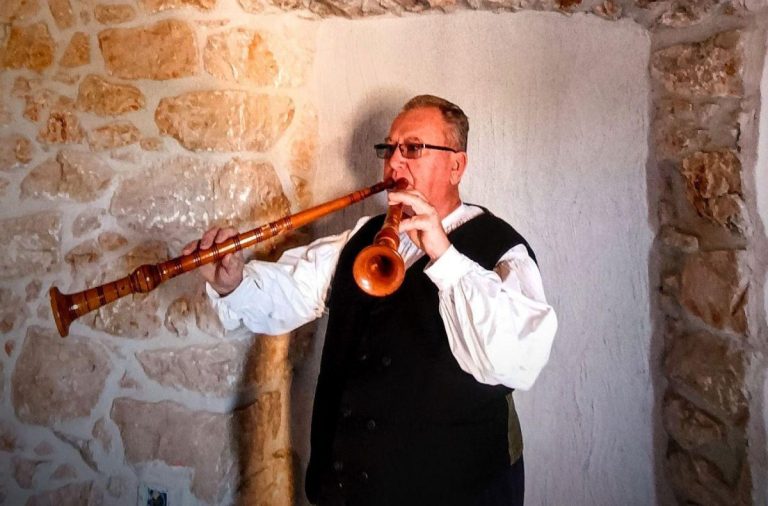 Marijan Orlić Senkić osoba otoka Krka za 2023. - Franjevačka kustodija ...